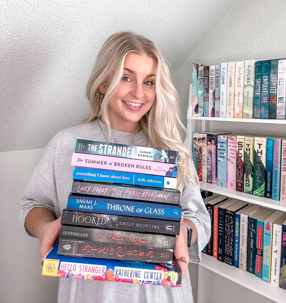 Summer and Swifties: Bookstagrammer @realmccoyreadss - Bookstr