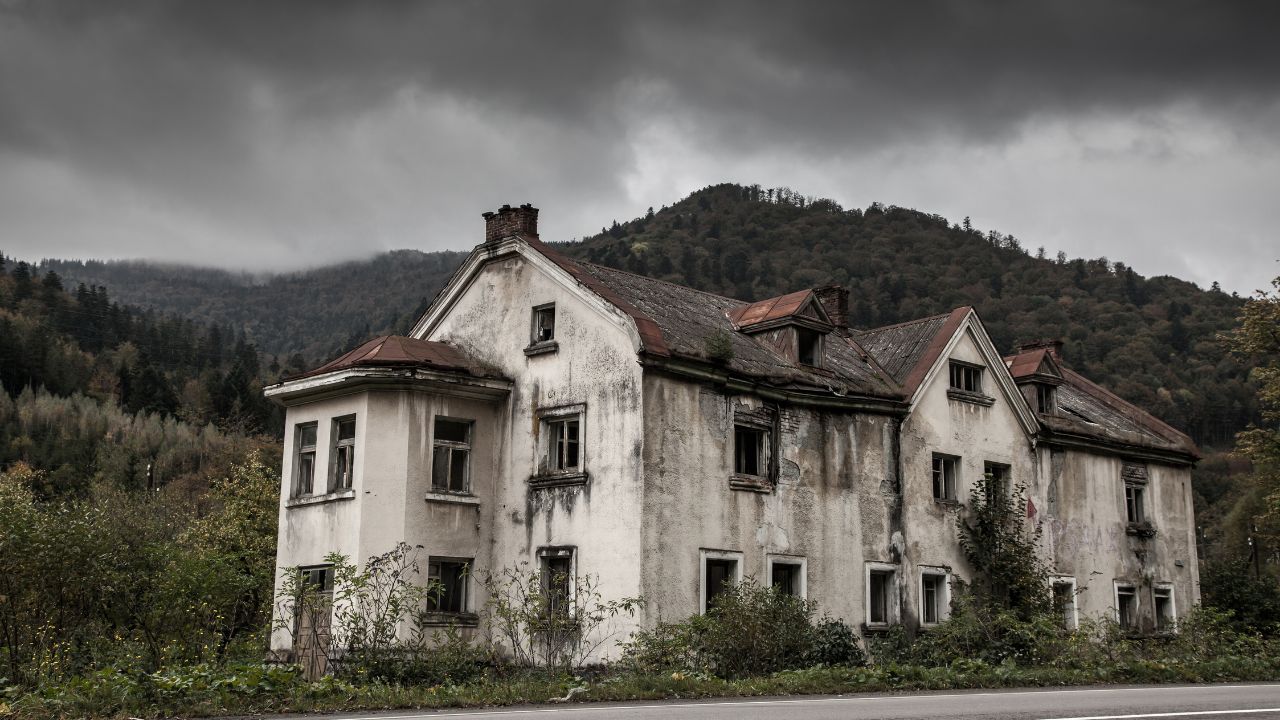 Paranormal Encounters: Revealing the Most Haunting Ghostly Home Invasions!