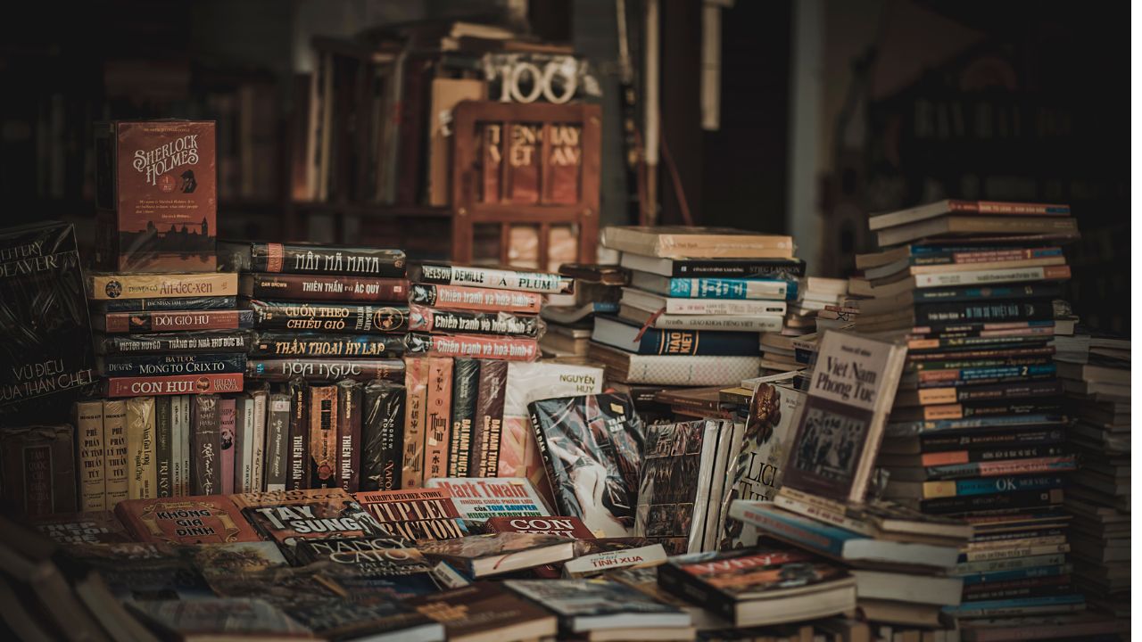 6 Graphic Novels That Will Complete Your Autumn Book Collection - Bookstr