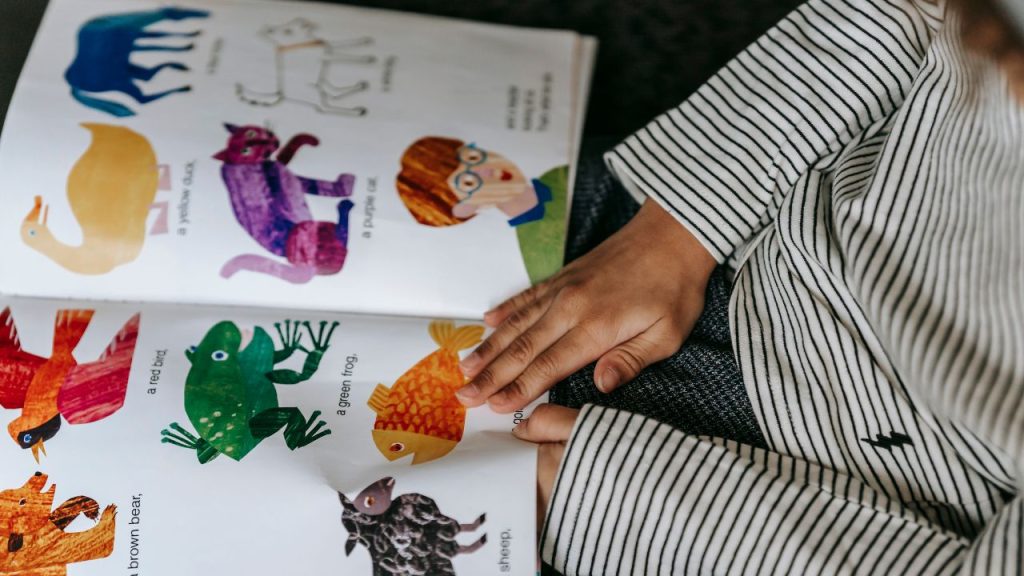 Popular Picturebooks That Signify Traditional Art Magnitude in Reading