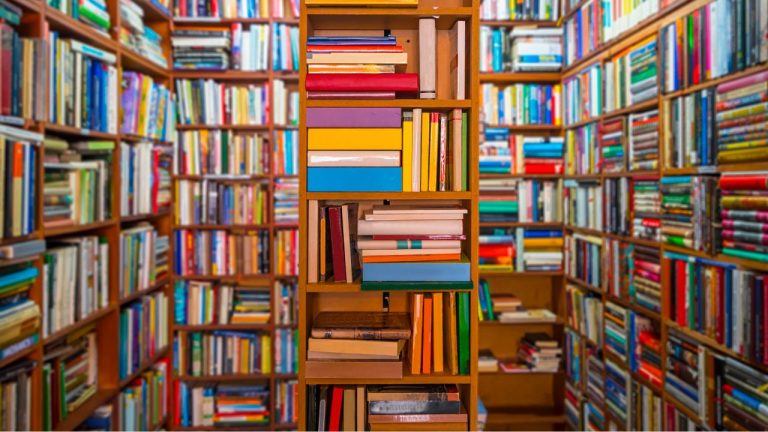 15 Fun Inscriptions To Include In The Book You Gift