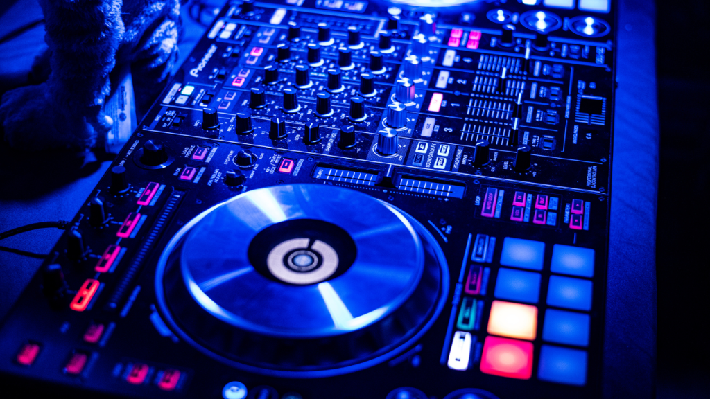 Popular Dance Music Books For The Aspiring DJ - Bookstr