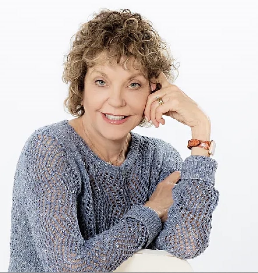 Female Fiction Authors Discuss Writing Advice and Inspiration: 5×5