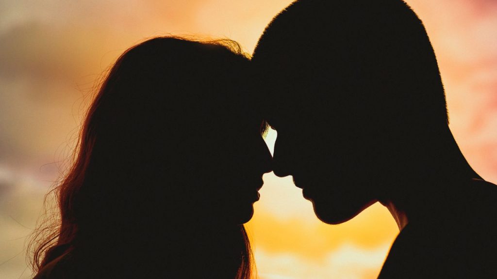 13 Remarkable Kissing Scenes to Swoon Over This Summer