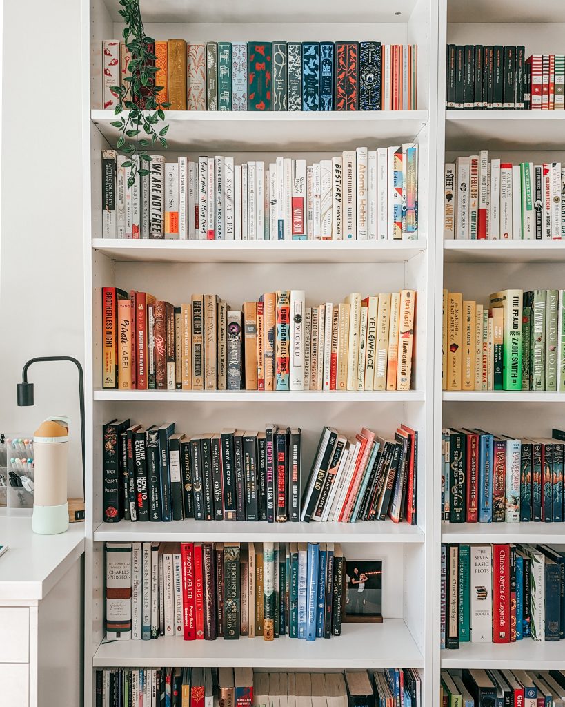 Into the Wonderous World of Bookstagram With Stunning Bookstagrammer ...