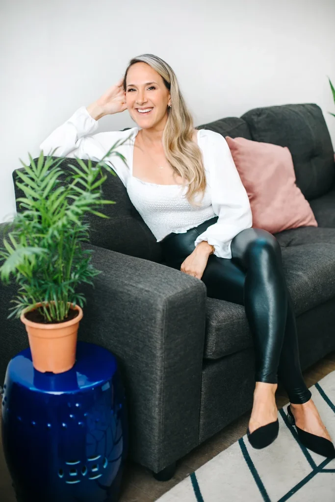 Murder and Machinations in Jaclyn Goldis’s The Main Character