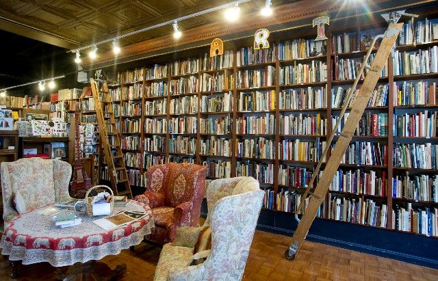 5 Reasons Why Small Independent Bookstores are the Best