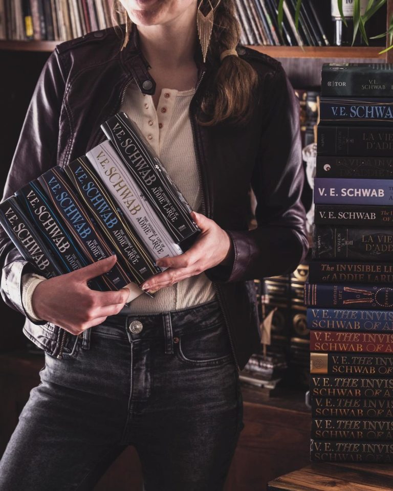 Introducing Amanda: Welcome to Her Dark and Bookish World