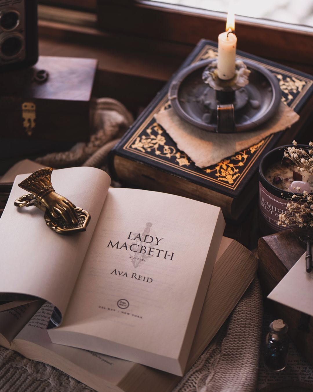 Introducing Amanda: Welcome to Her Dark and Bookish World