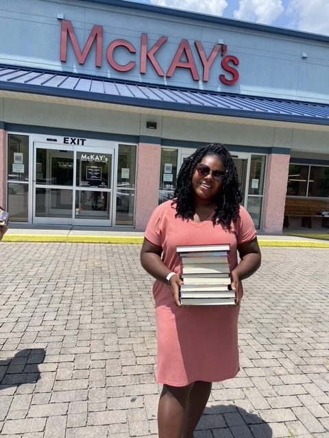 Bubbly Journal-ist Deshea Talks Bookstagram and Beautiful Reading!