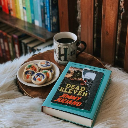 Hannah’s Sweet and Thrilling Bookstagram - Bookstr