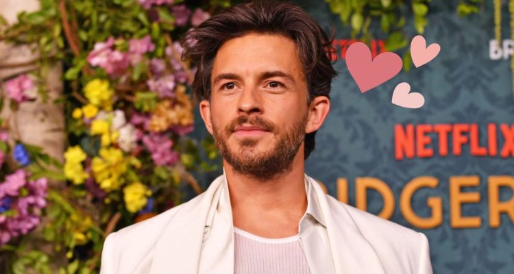 Asexual Authors Discuss Why They Write And Their Experiences: 5×5 - Bookstr