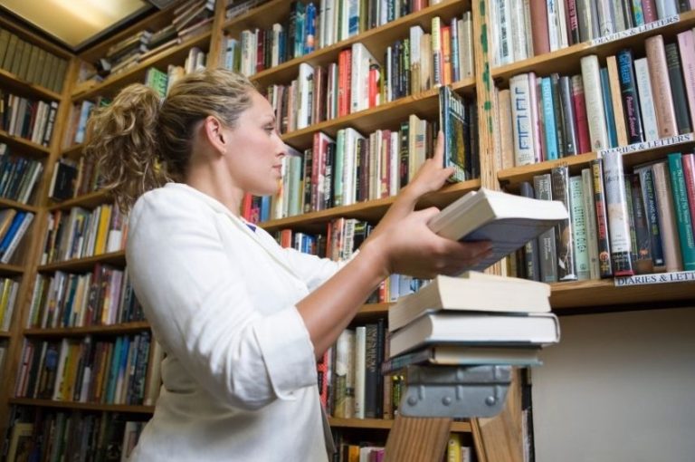 How to Spring Clean Your Bookshelves for New Books - Bookstr