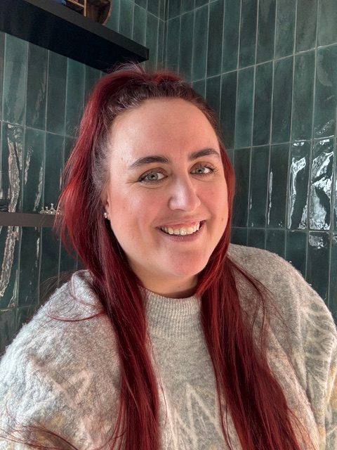 See and Smile: Introducing Bright and Bubbly Bookstagrammer Cait