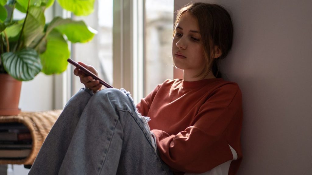 Does Self-Observation Influence Your Psyche? - Bookstr